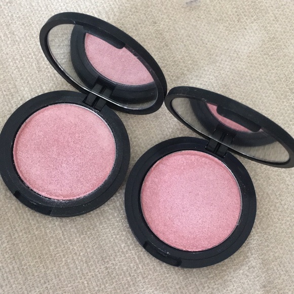le metier de beaute | Makeup | Illuminating Face Powder | Poshmark